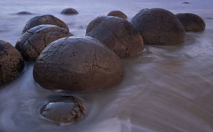 The Spherical Boulders at Moeraki | Amusing Planet
